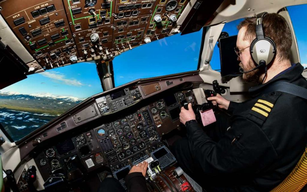 Air North Yukon's Airline Pilot Salary and Benefits - Cabin Crew HQ